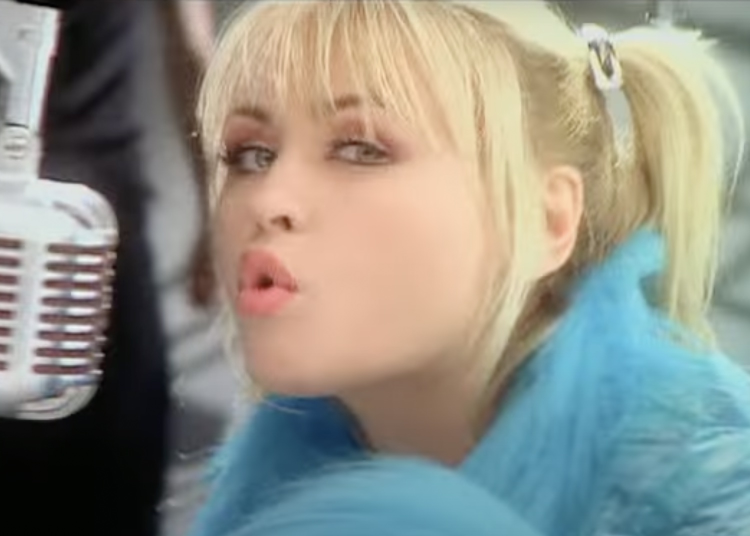 Mitsou: revoyez 8 vidéoclips oubliés de la populaire chanteuse