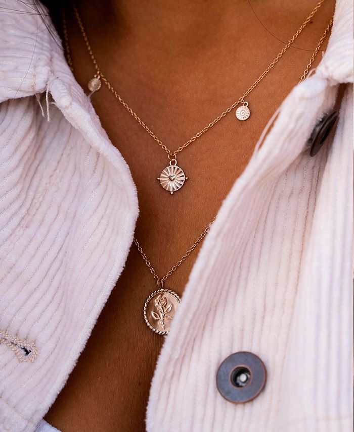 10 bijoux minimalistes qui rehausseront tous tes looks