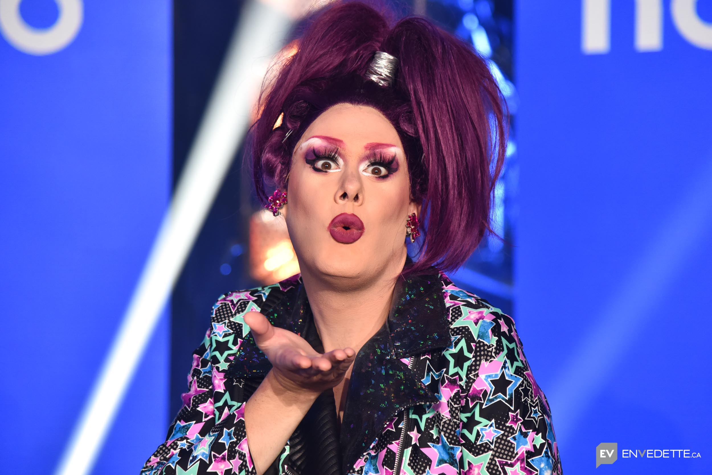 Rita Baga sensationnelle en mère Noël sur ces nouvelles photos festives