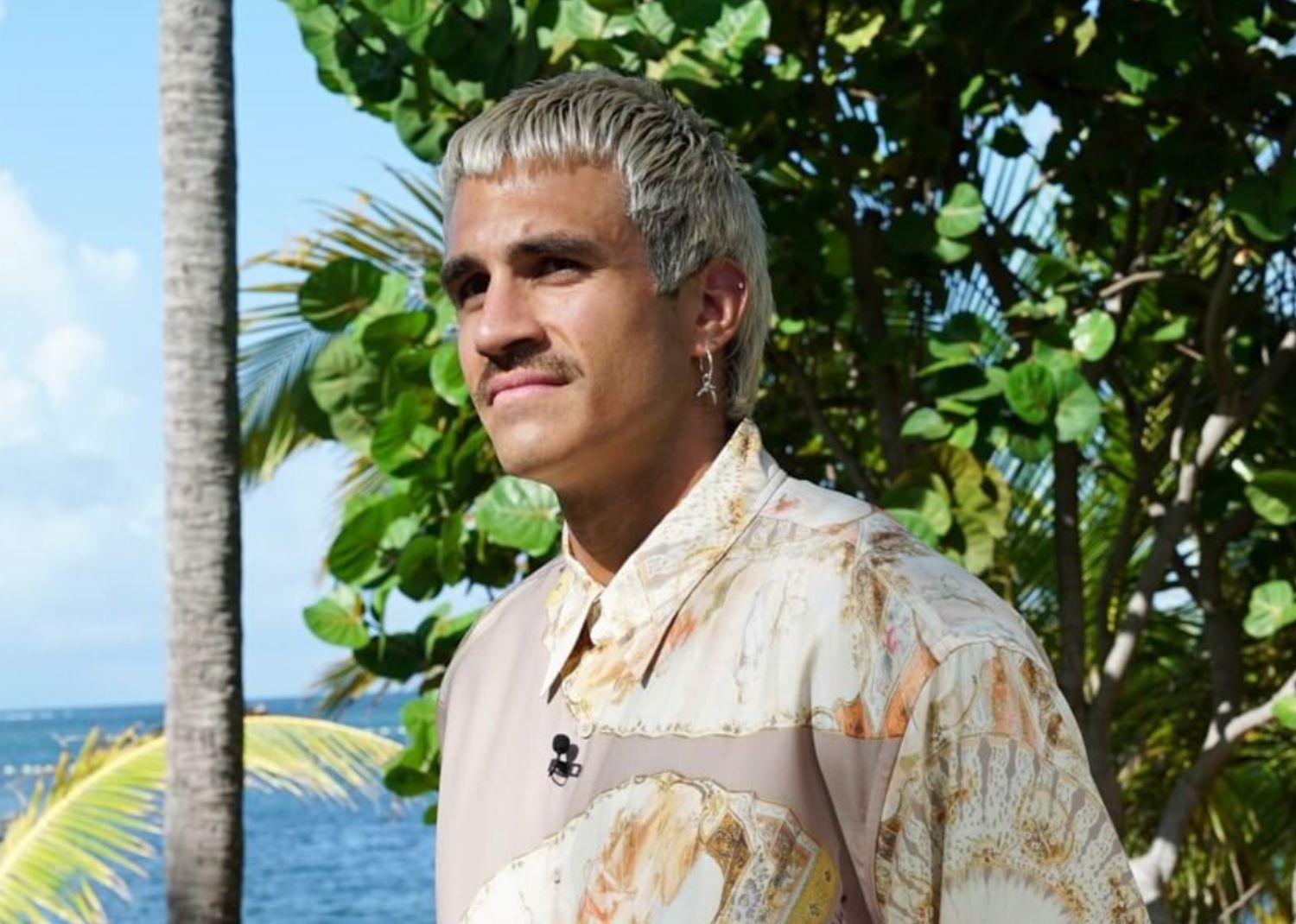 On adore ce look tropical de Jay Du Temple en Martinique!