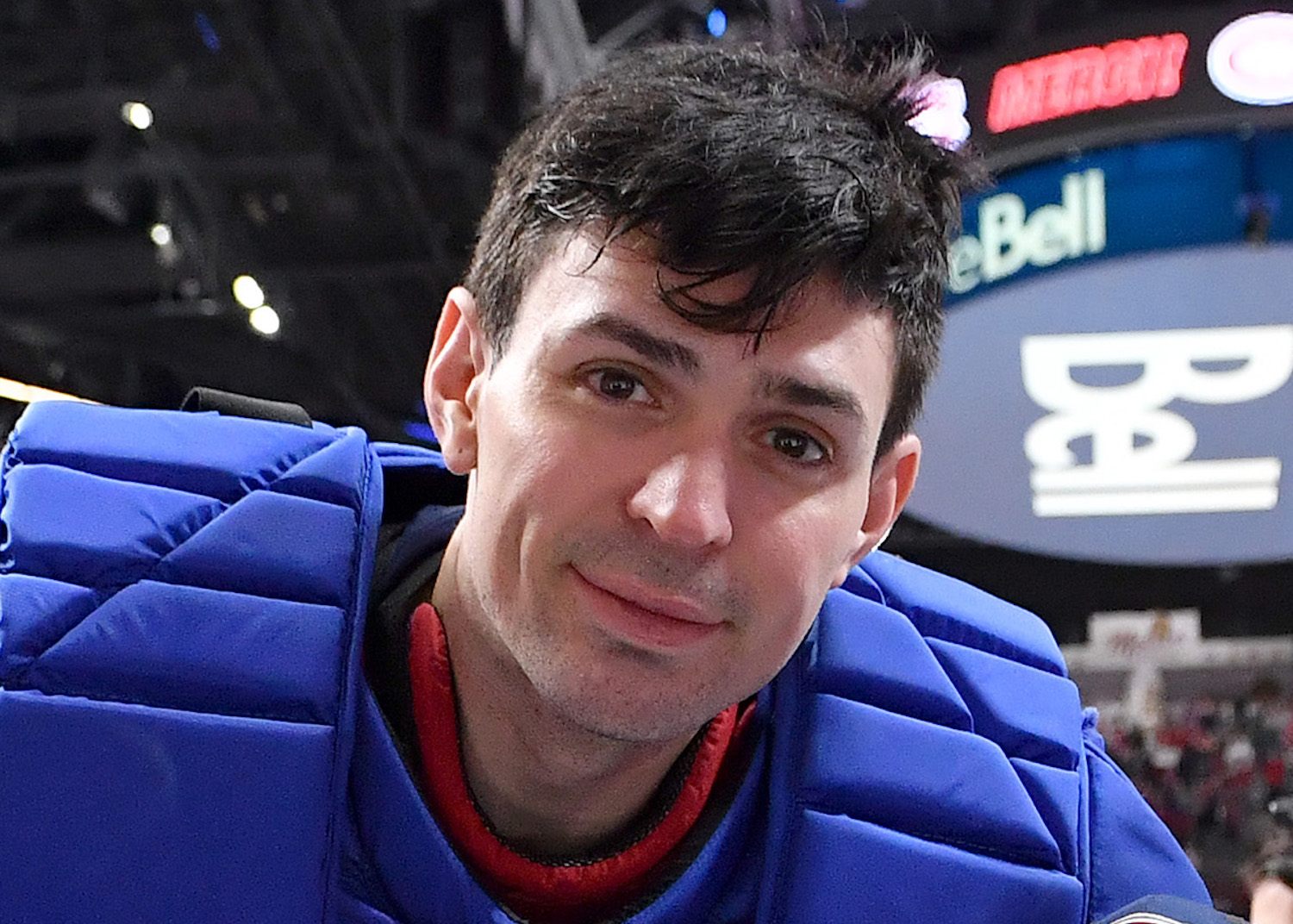 Carey Price décore son sapin avec son bébé dans les bras et on est sous ...