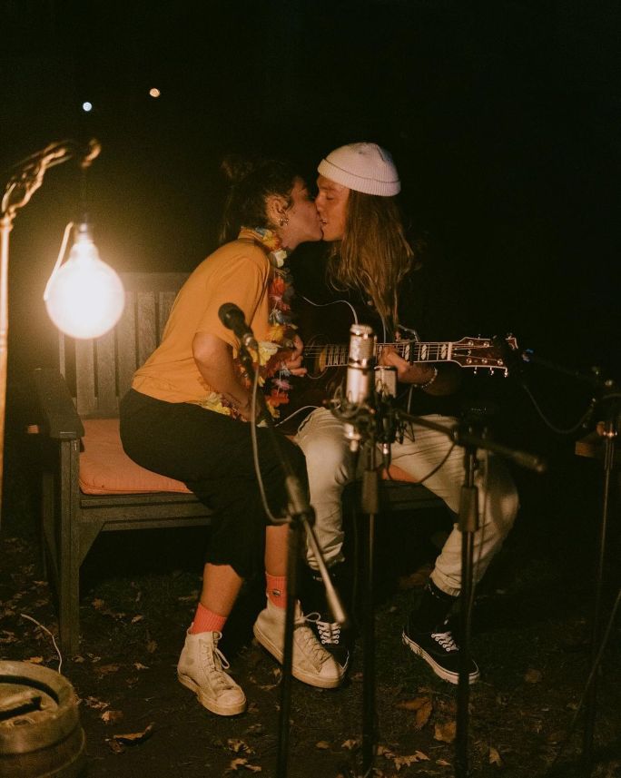 Rafaëlle Roy: Une adorable première photo embrassant tendrement son ...