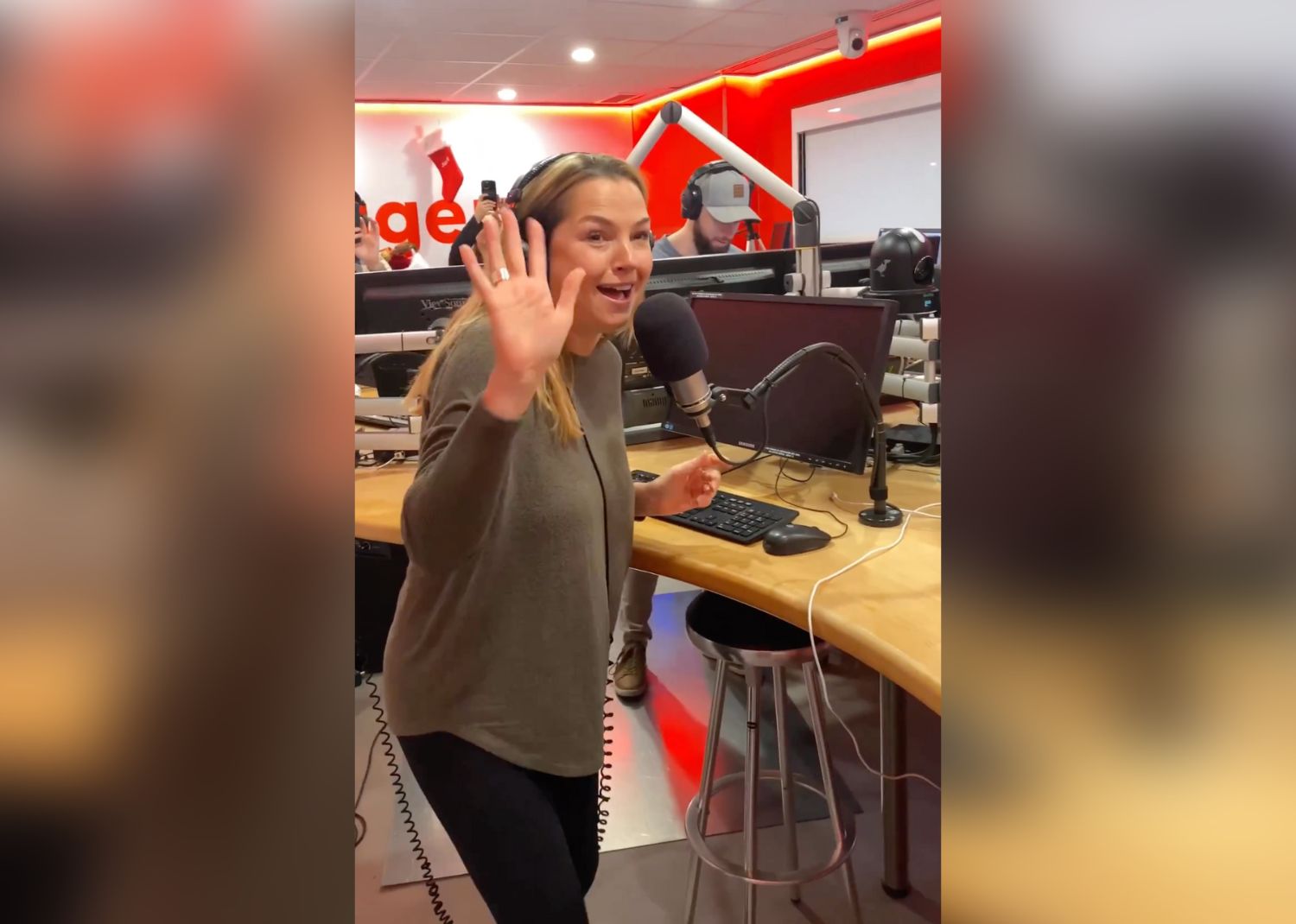 Voyez le retour de Gabrielle Destroismaisons qui chante son classique ...