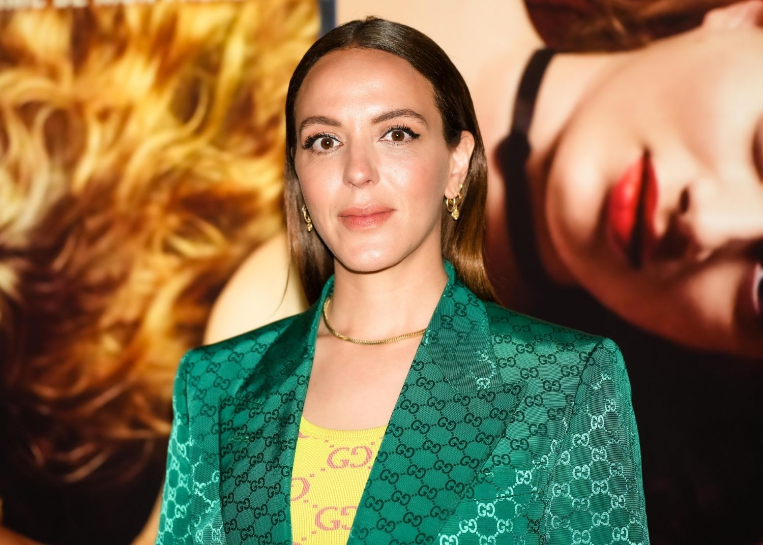 Monia Chokri sublime dans un ensemble fleuri en couverture d'un magazine