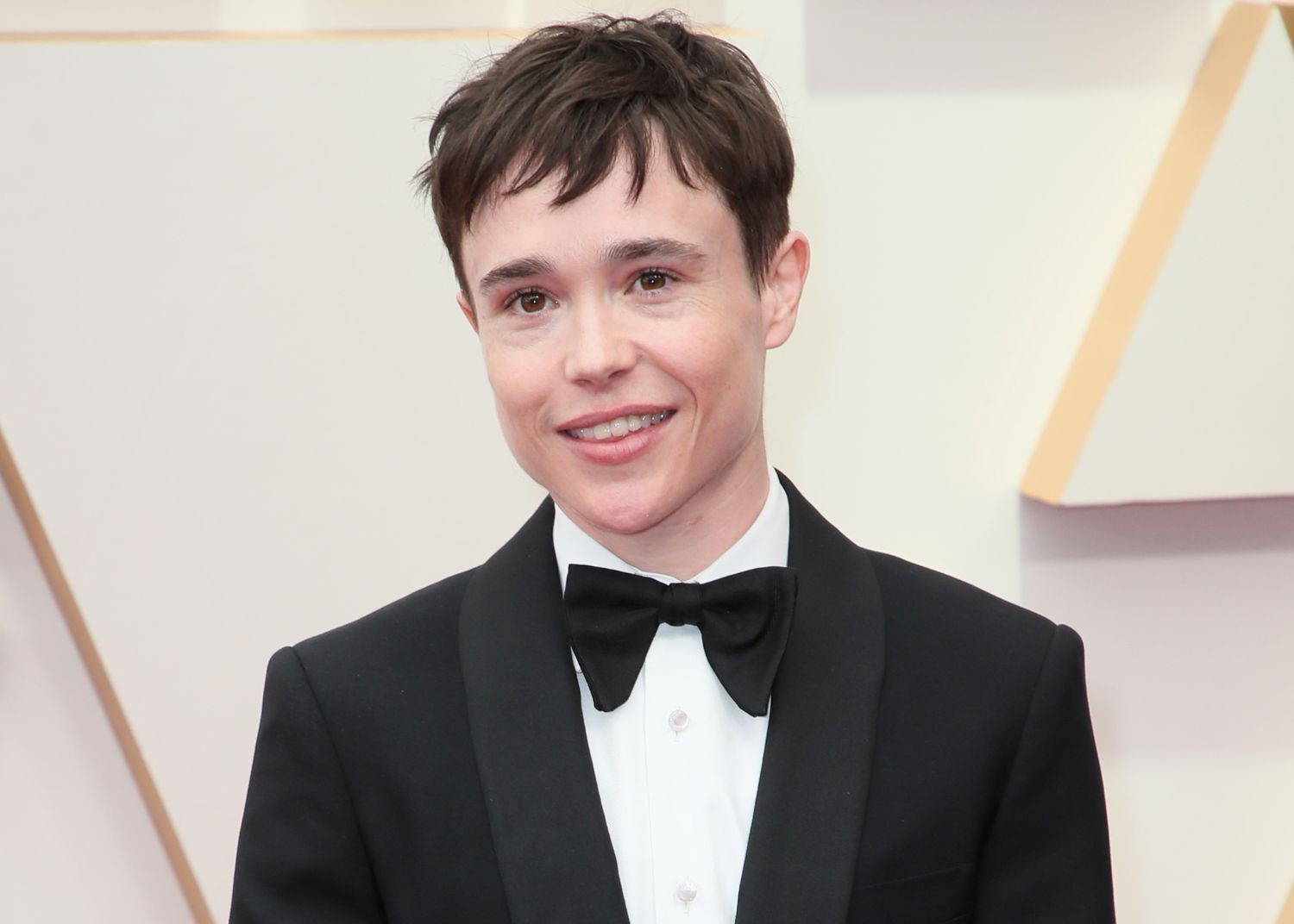 Elliot Page est mystérieux et sexy à la une du magazine Esquire