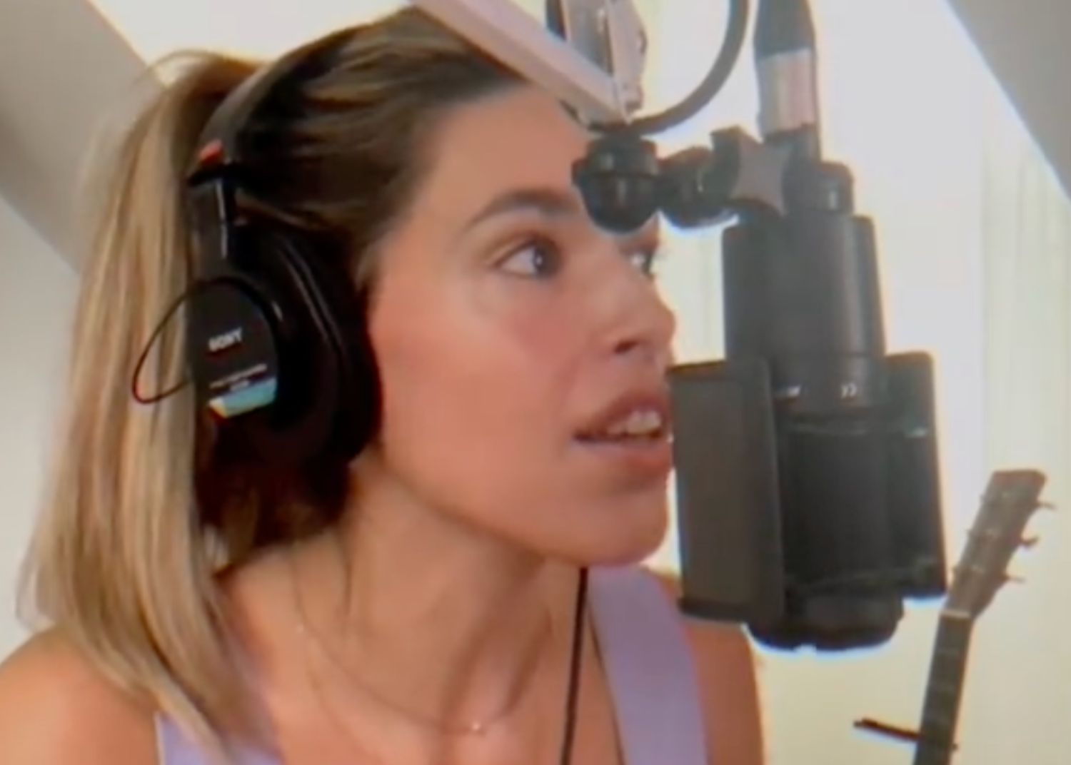 Marilou publie une nouvelle vidéo d'une magnifique performance qui ...