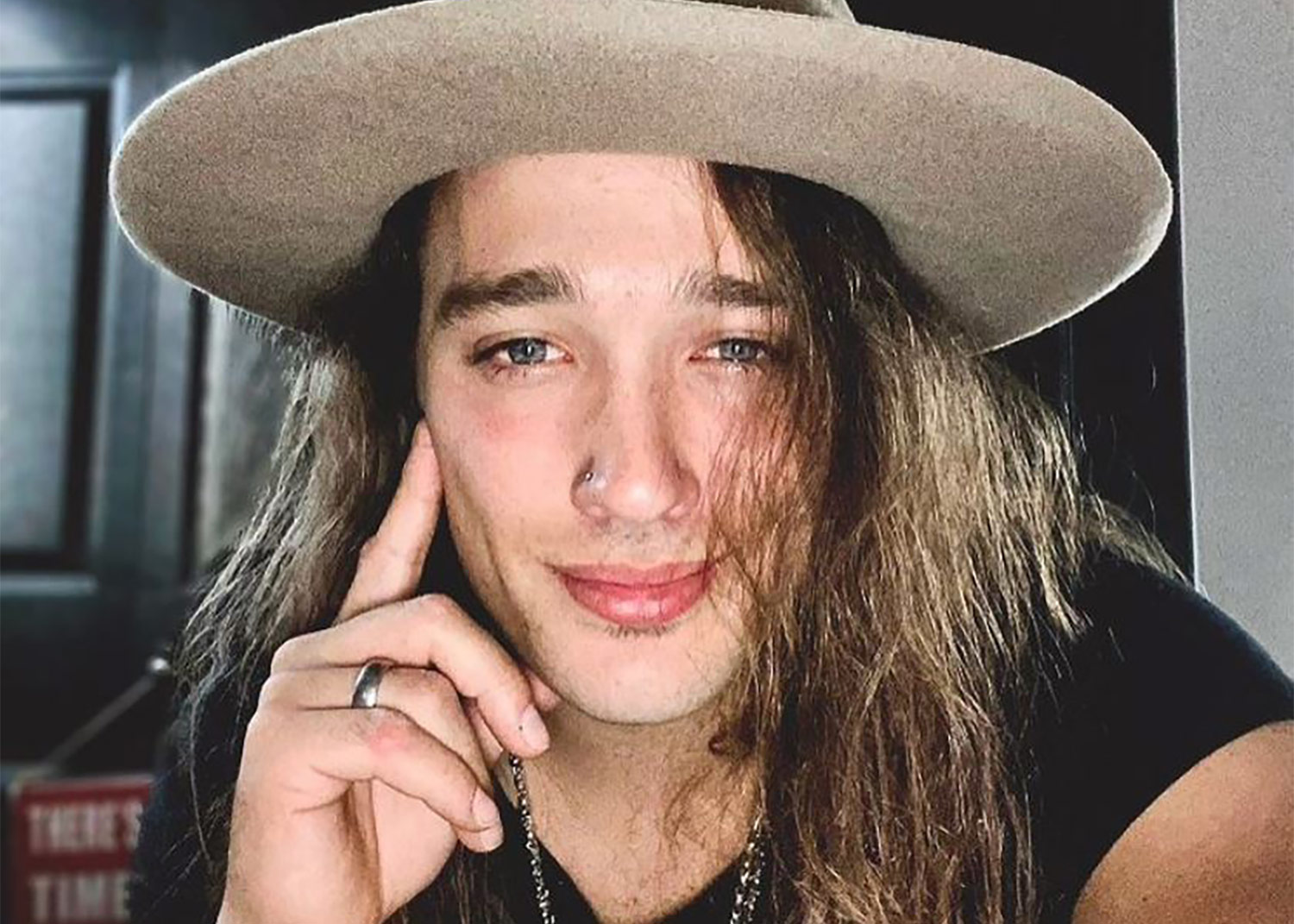 Travis Cormier décroche un premier rôle dans une comédie musicale à Las ...