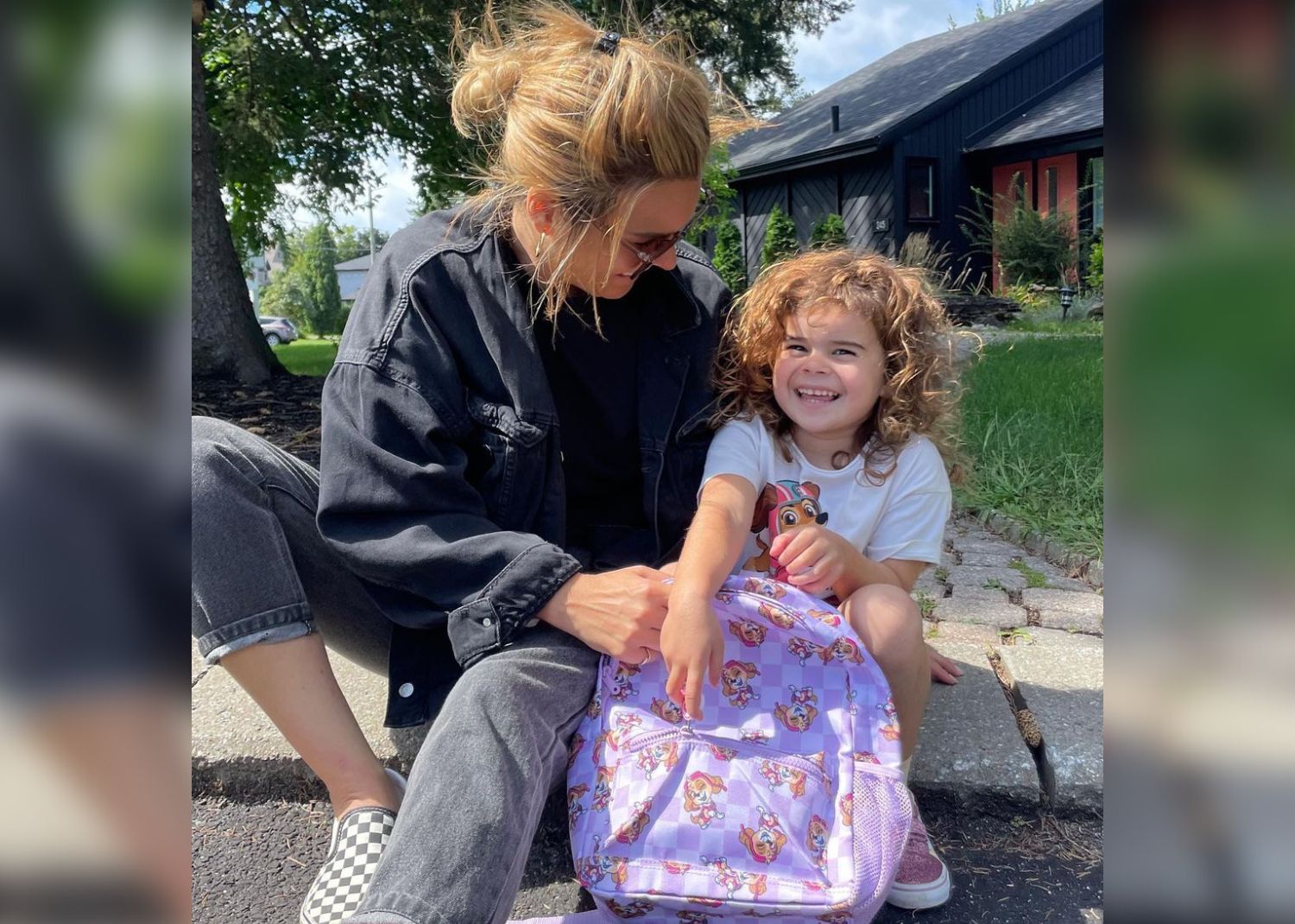 Voyez la fille de Kim Rusk donner un bain à son chien sur la chanson de ...