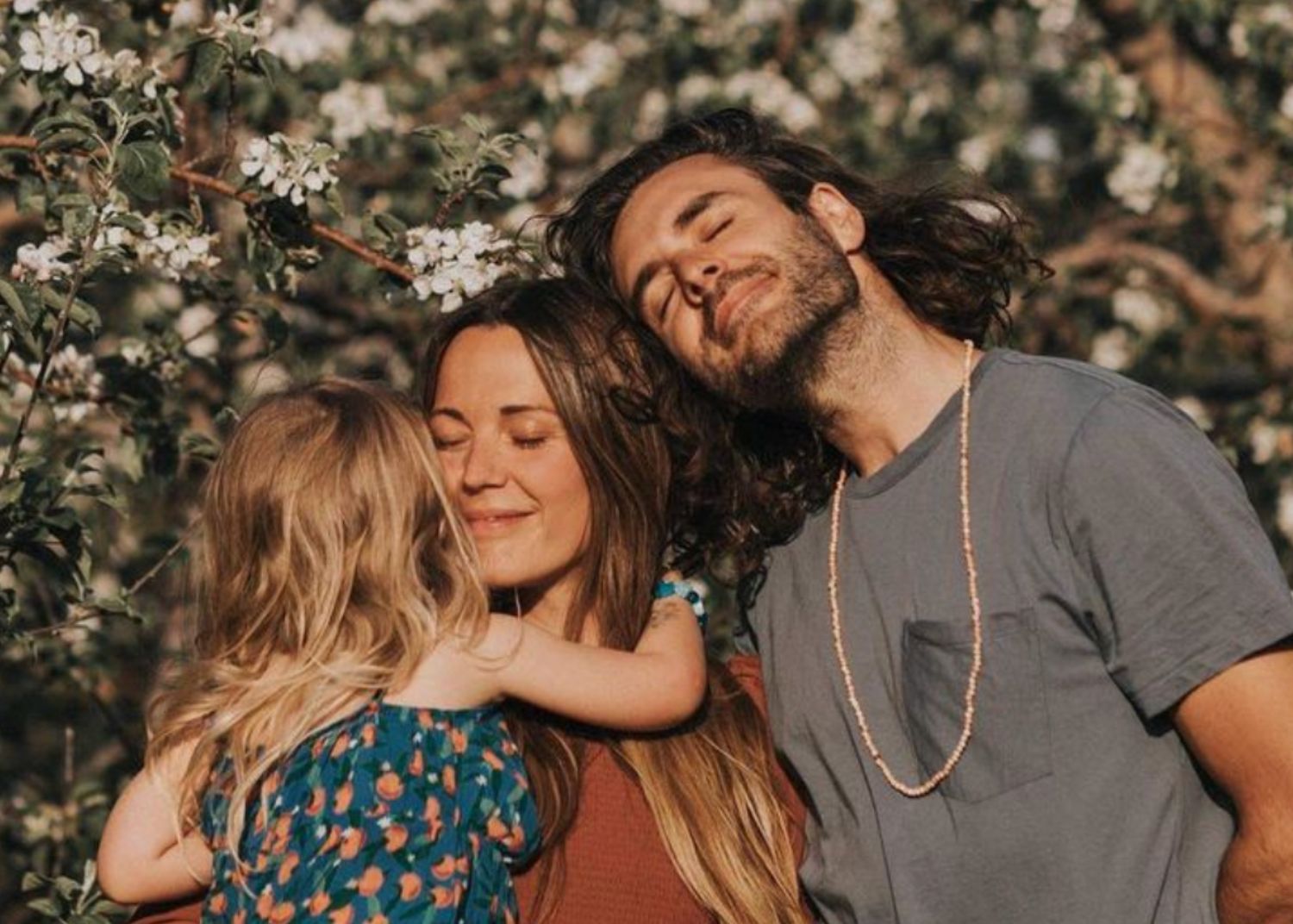 Alex Nevsky partage ces images magiques de Vanessa Pilon et leur fille ...