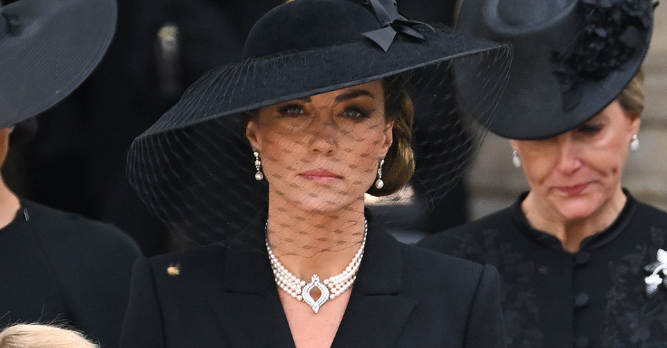 Kate Middleton a porté un collier fort significatif aux funérailles de ...