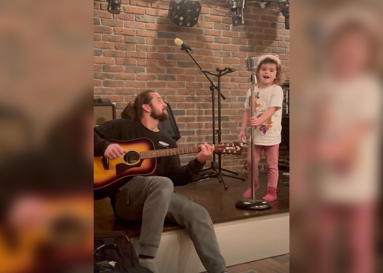 La fille de Kim Rusk chante pour Sansdrick et c'est vraiment cute