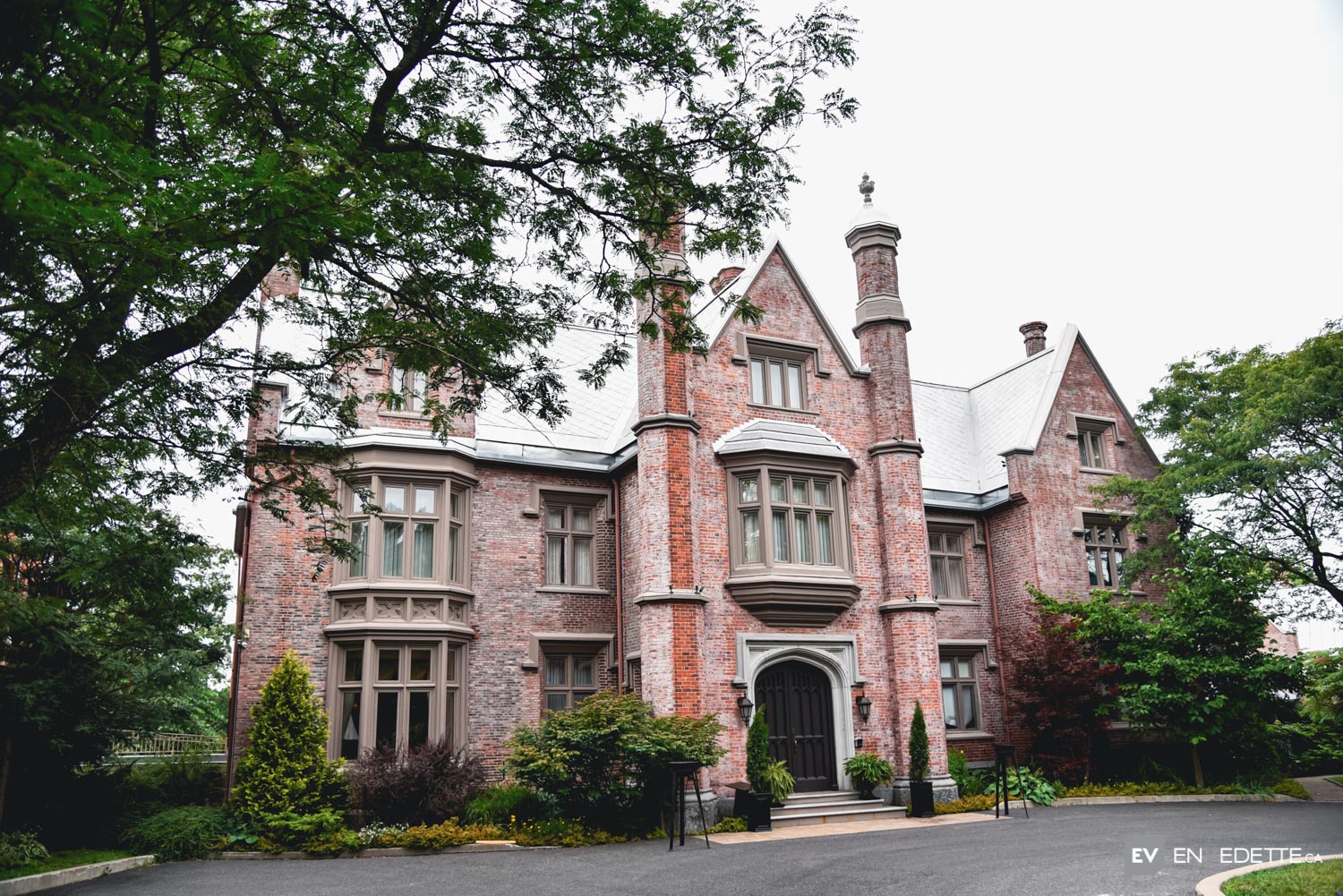 Les Traîtres avec Karine Vanasse: Découvrez l'incroyable manoir de la ...