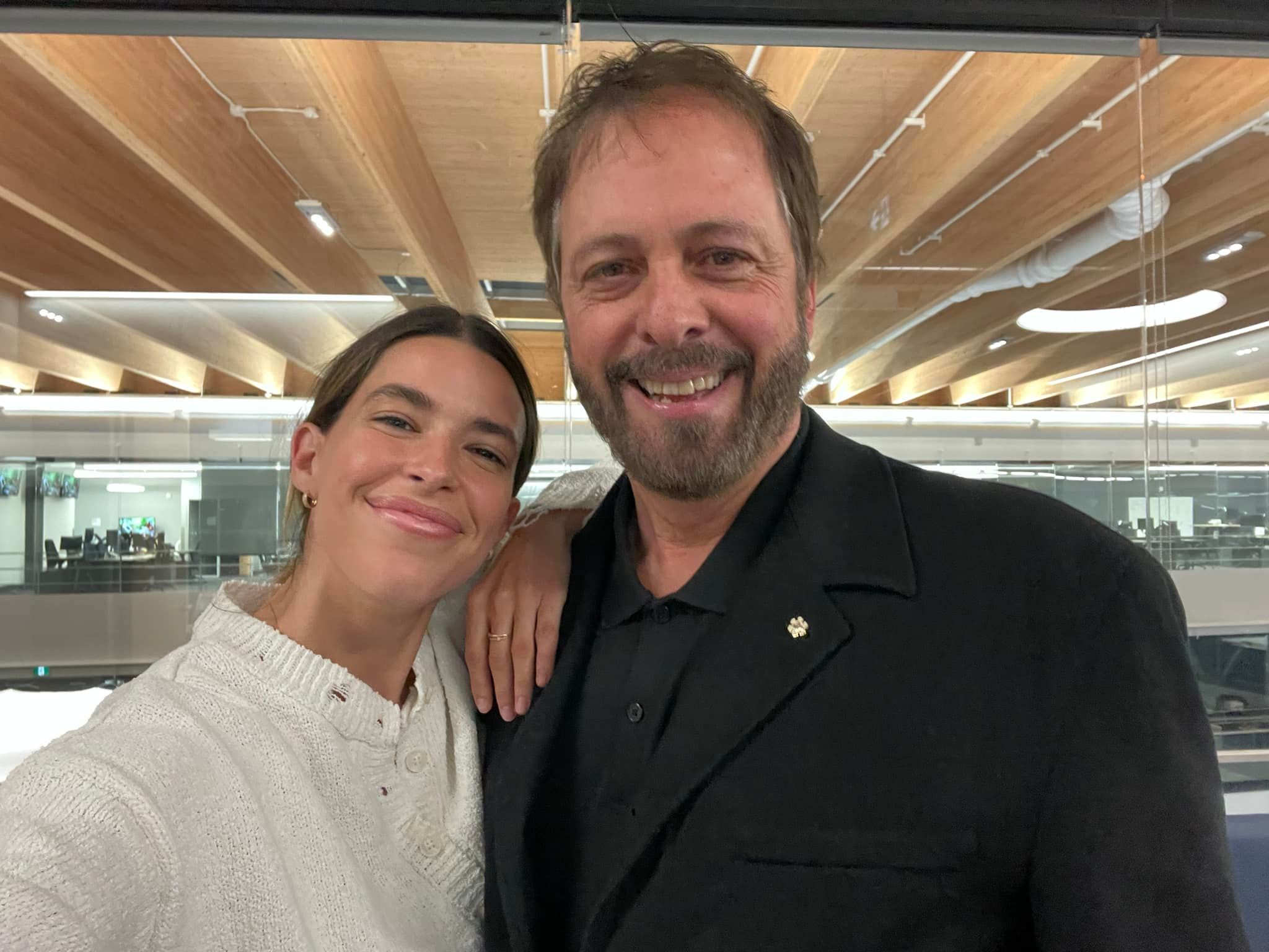 Retrouvailles émouvantes entre Marilou et ce chanteur bien connu