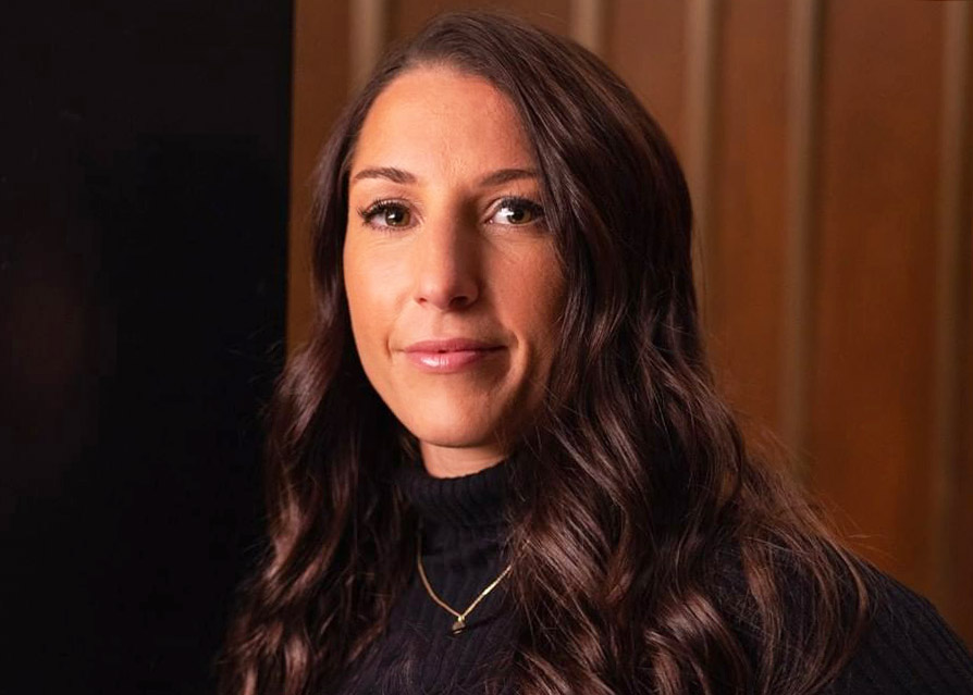 Kim Clavel's Instagram, Twitter & Facebook on IDCrawl