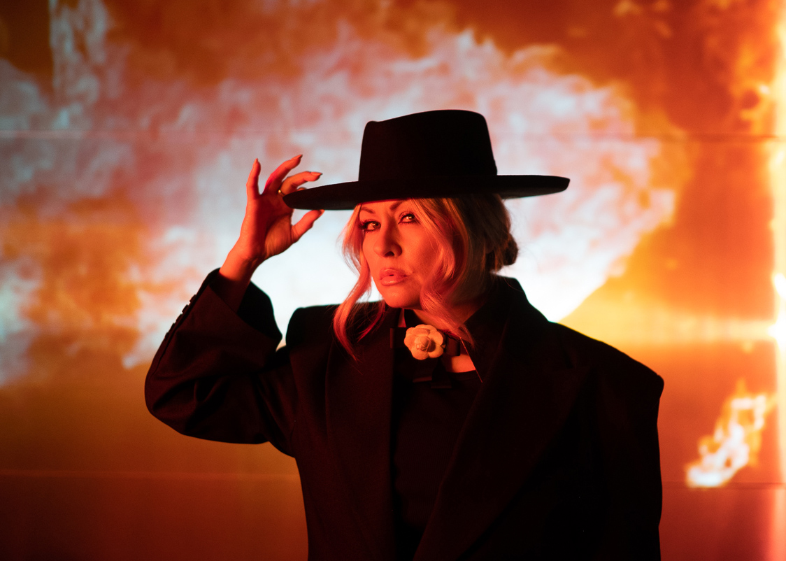 Plus de 20 ans après son dernier album, Mitsou lance une nouvelle chanson!