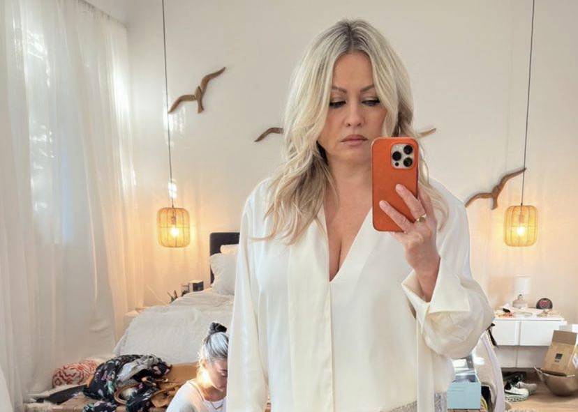 Mitsou était à couper le souffle en jupe translucide