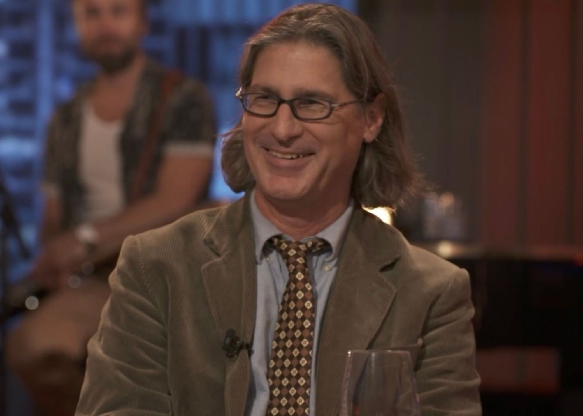 Jean-René Dufort explique la raison qui motive sa longue chevelure