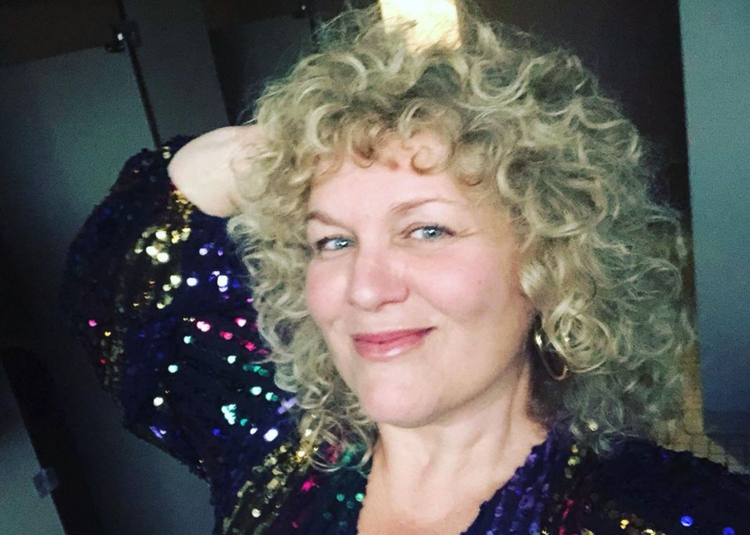 Guylaine Guay sensationnelle dans une magnifique robe scintillante