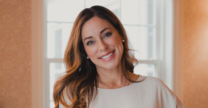 Anick Dumontet sublime en maillot rouge vif en Espagne