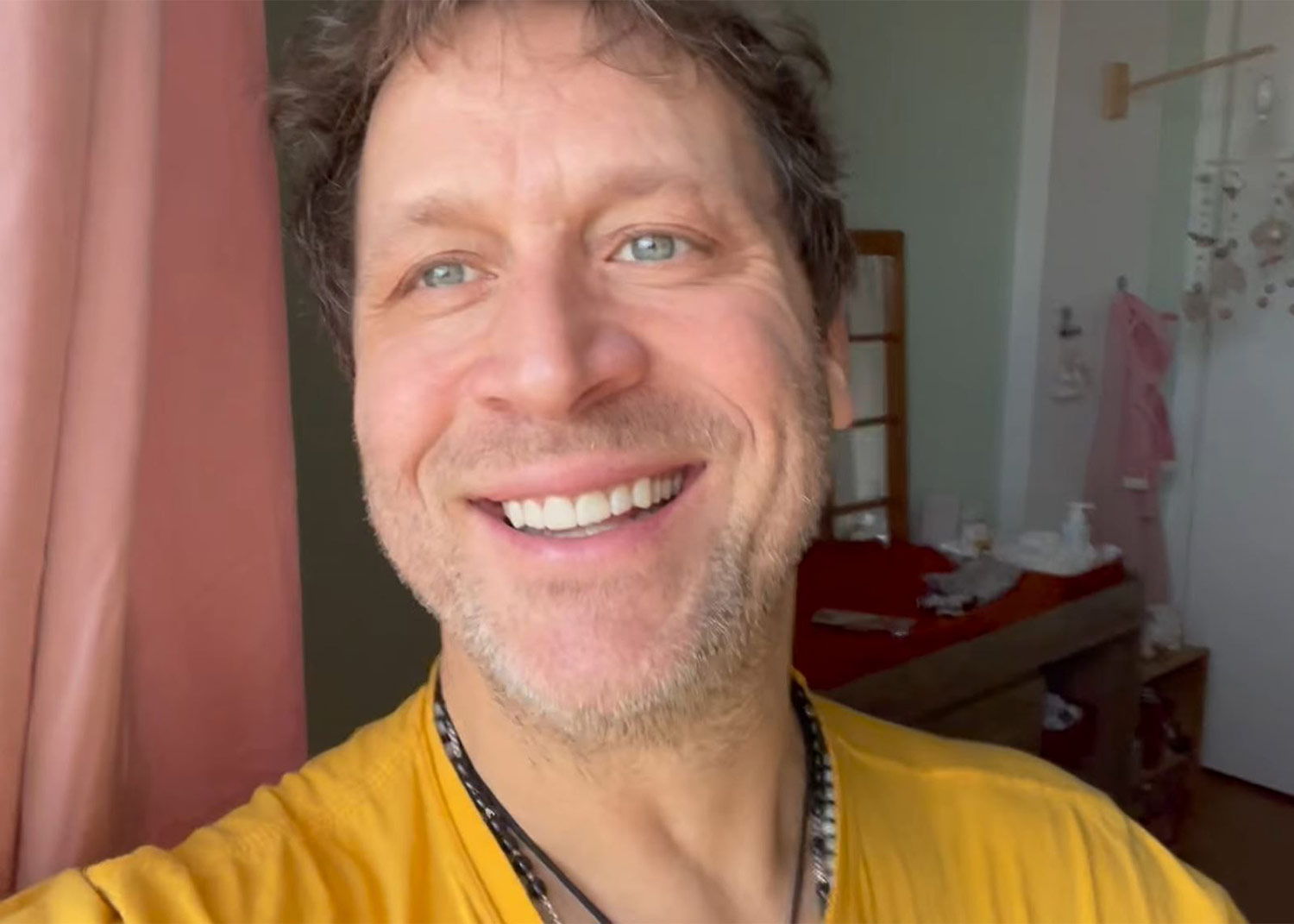 Kevin Parent partage une première photo de famille avec son nouveau-né