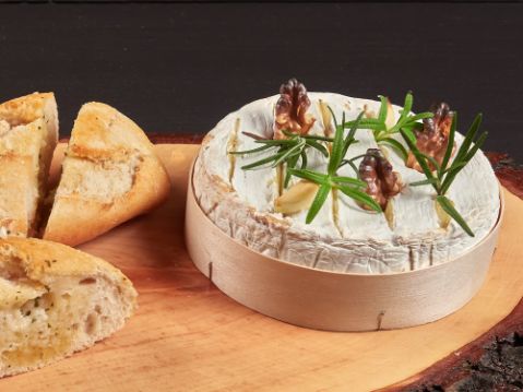 Brie fondant : les meilleures garnitures et combinaisons pour l'apéro