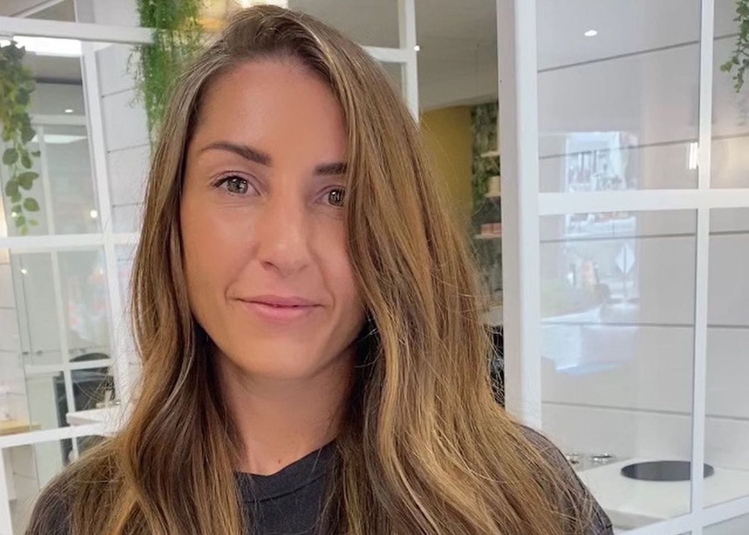 Journée à la piscine: Kim Clavel se dévoile plus musclée que jamais