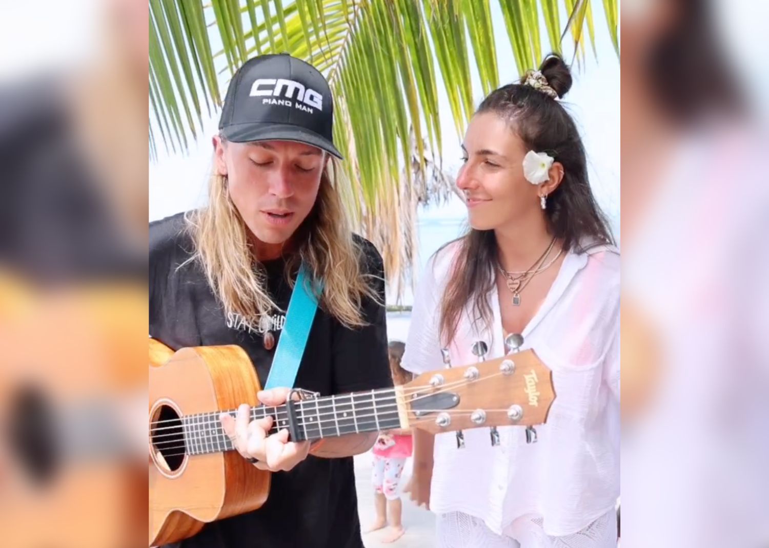 Magnifique: Rafaëlle Roy chante sur la plage avec son chum et un ...