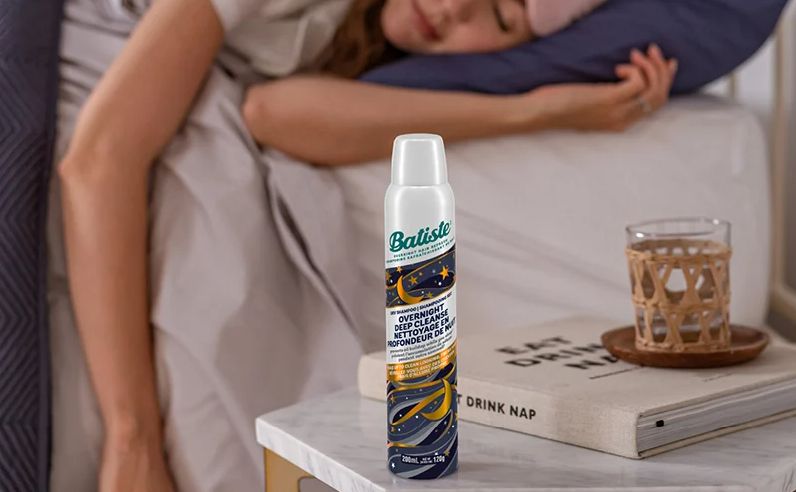 Ce nouveau produit fait disparaître le gras dans vos cheveux pendant ...