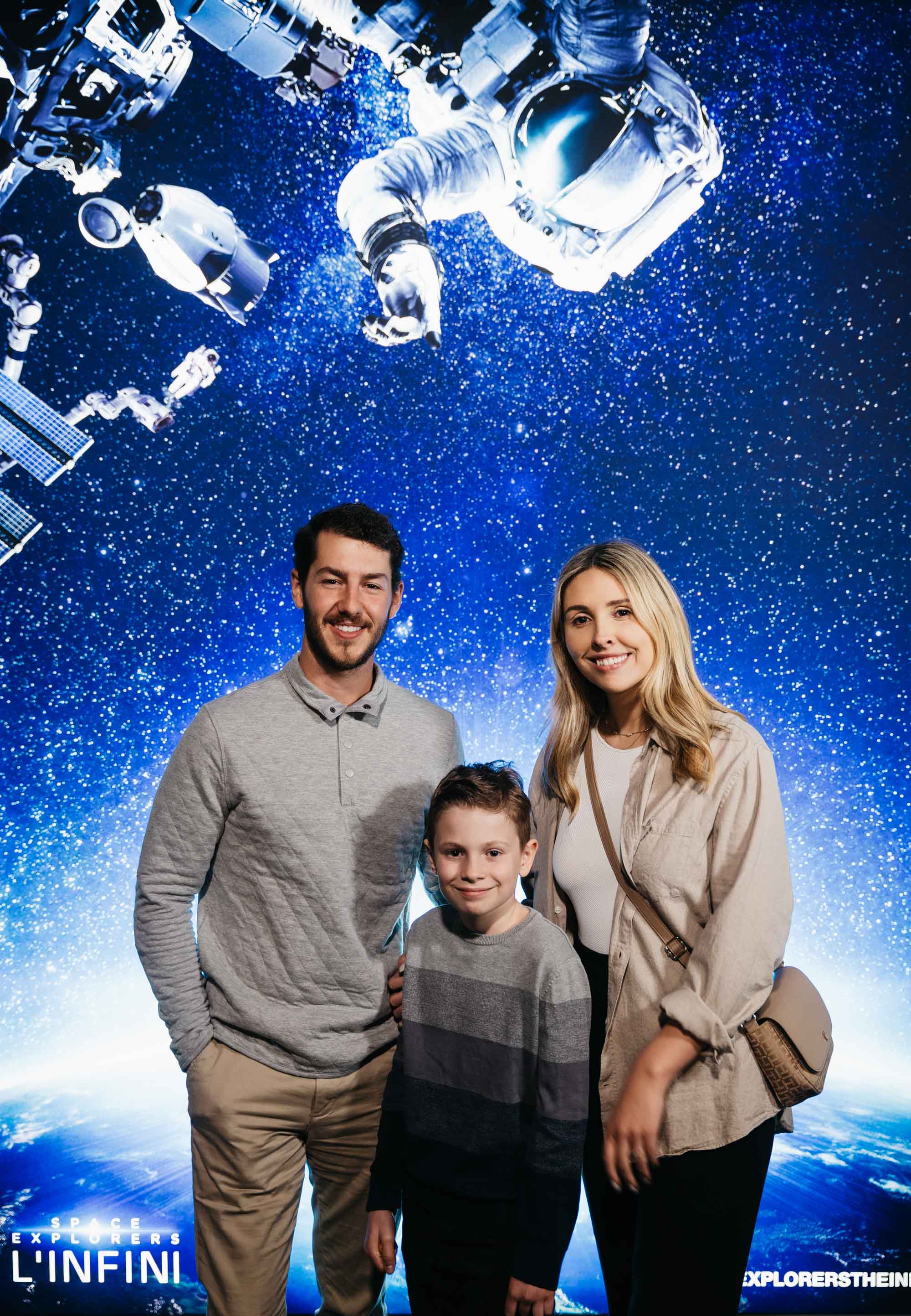 Véronic DiCaire brille sur le tapis rouge de Space Explorers: L’infini