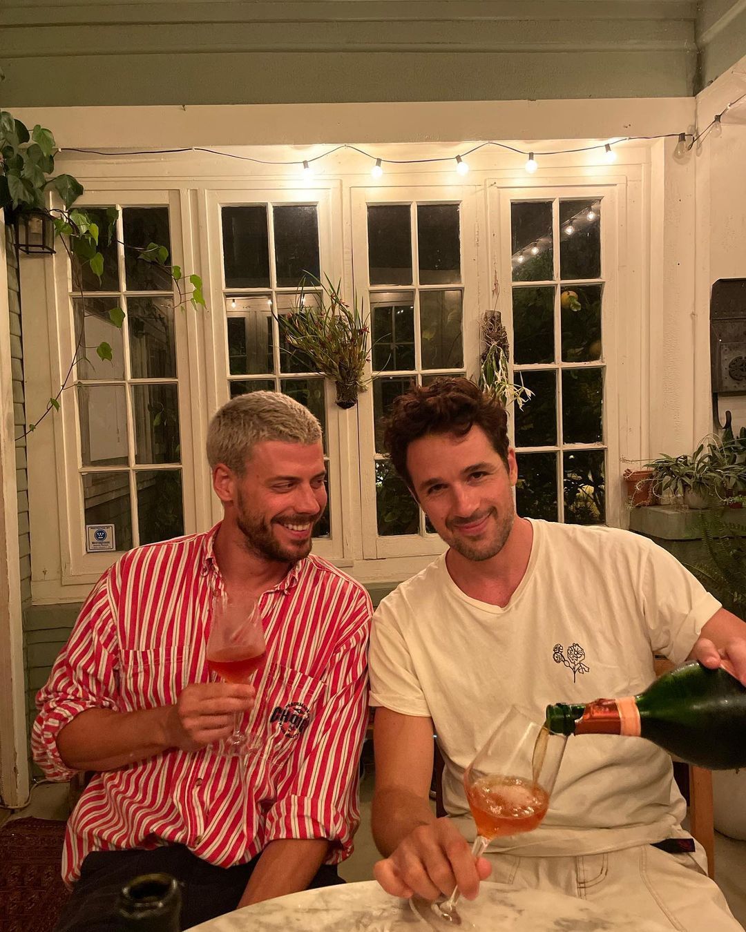 François Arnaud dévoile qu'il est en couple avec cet acteur connu!