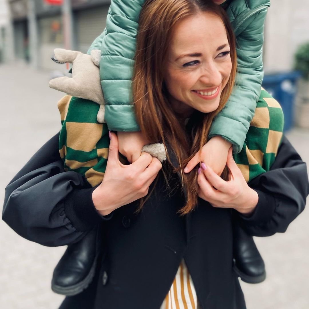 Karine Vanasse partage de rares (et adorables!) photos de son fils Clarence