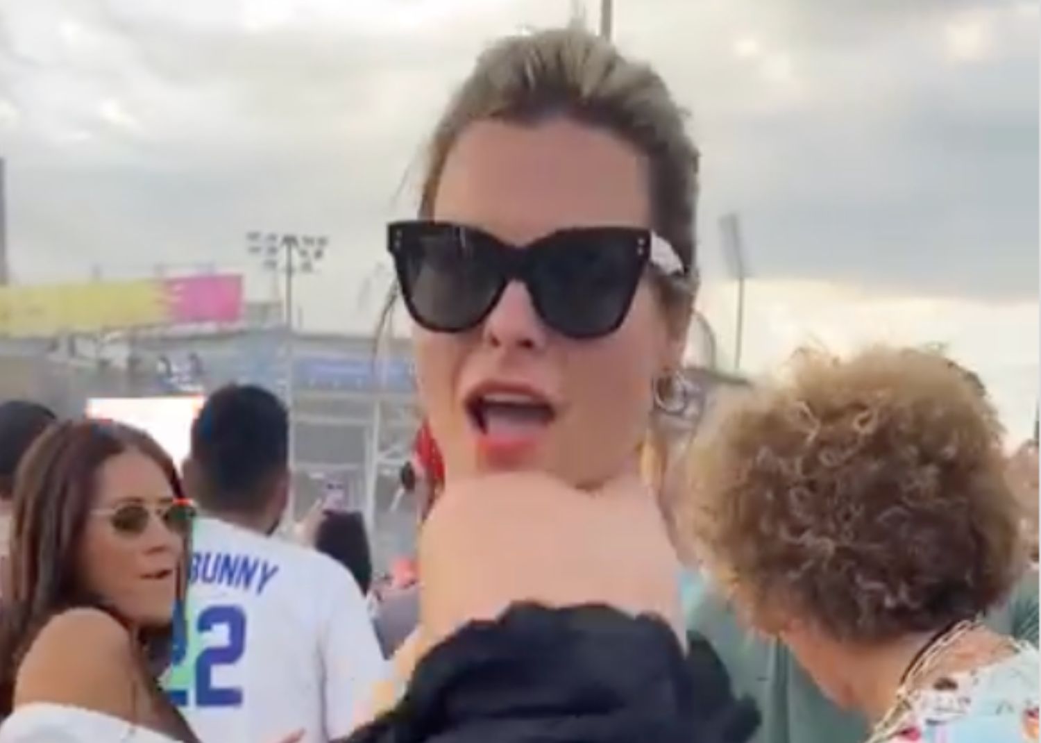 Kim Rusk se déhanche en festival et elle est plus hot que jamais