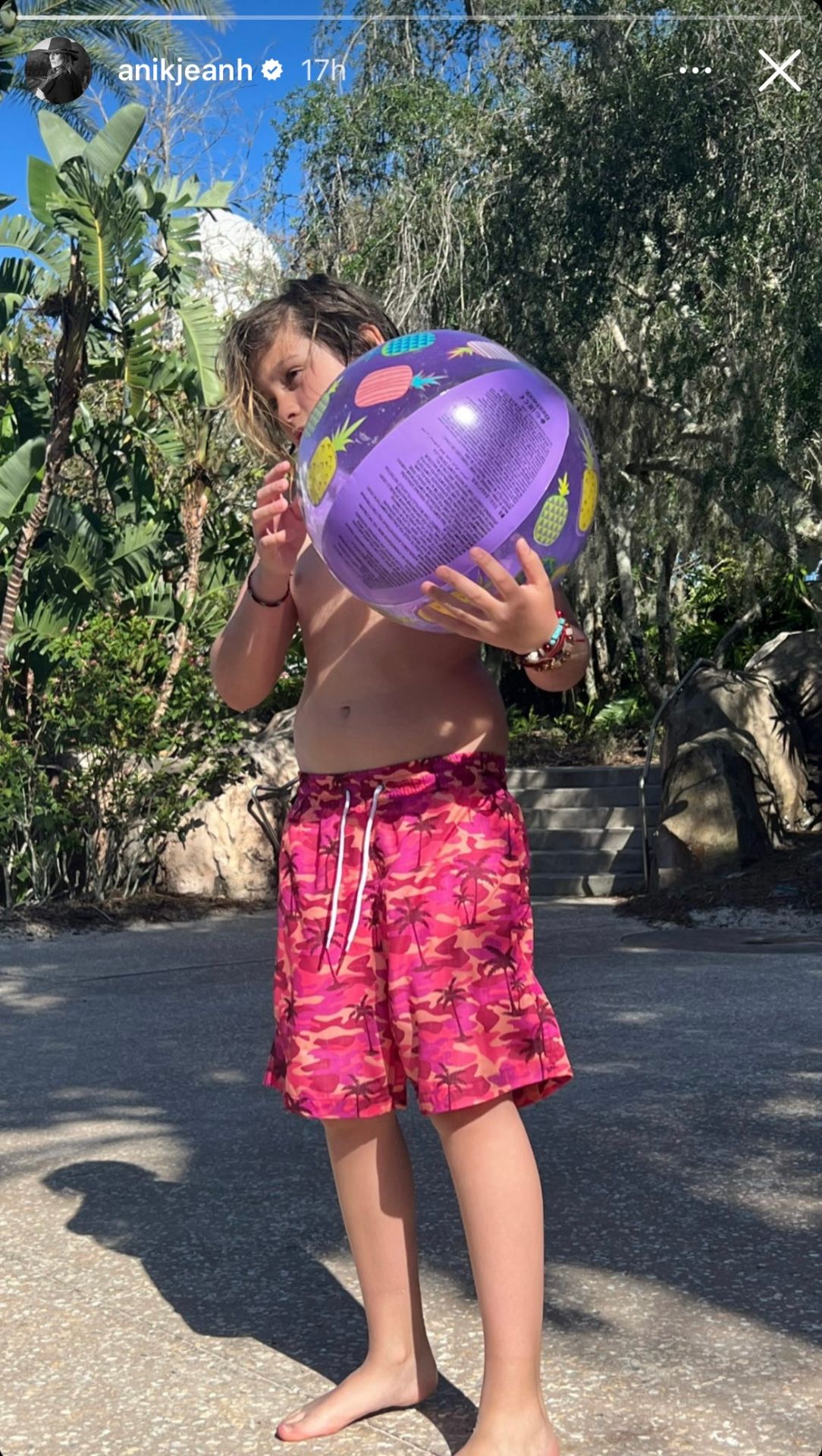 Anik Jean se la coule douce sous le soleil de la Floride avec son fils