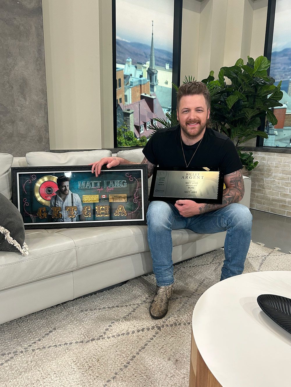 Merveilleuse nouvelle pour le chanteur Matt Lang!