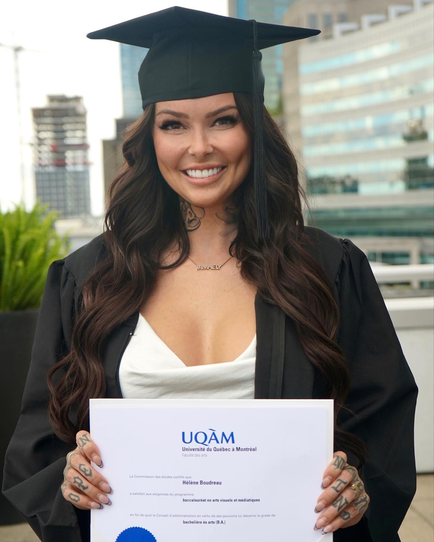 Voici la nouvelle photo de finissante de «la fille de l’UQAM»