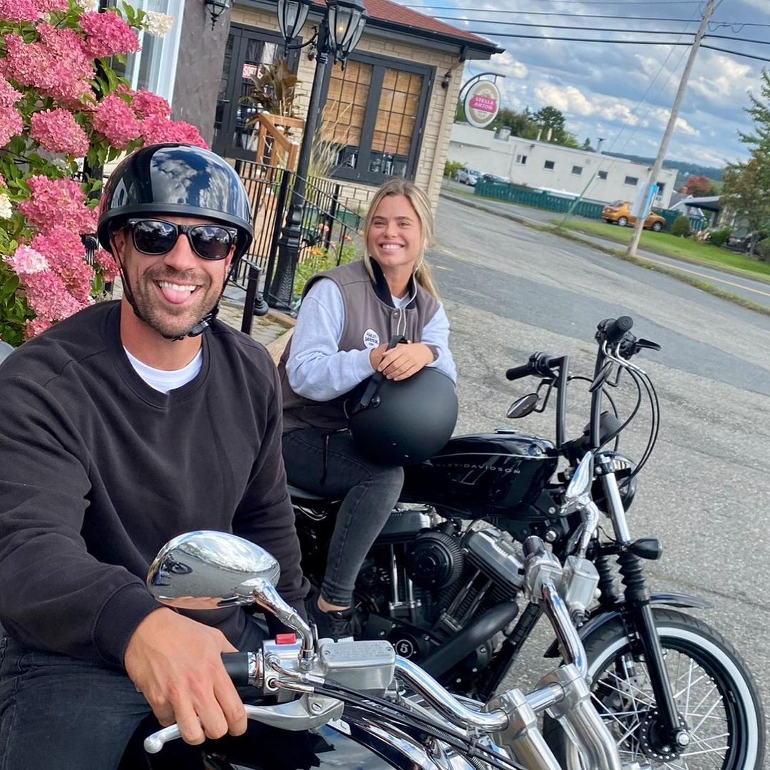 Laurie Doucet pose pour la première fois avec son nouveau chum!