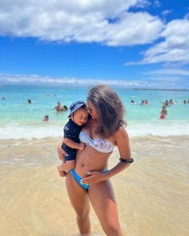 Enceinte, Jennifer Abel rayonne en bikini à Hawaï