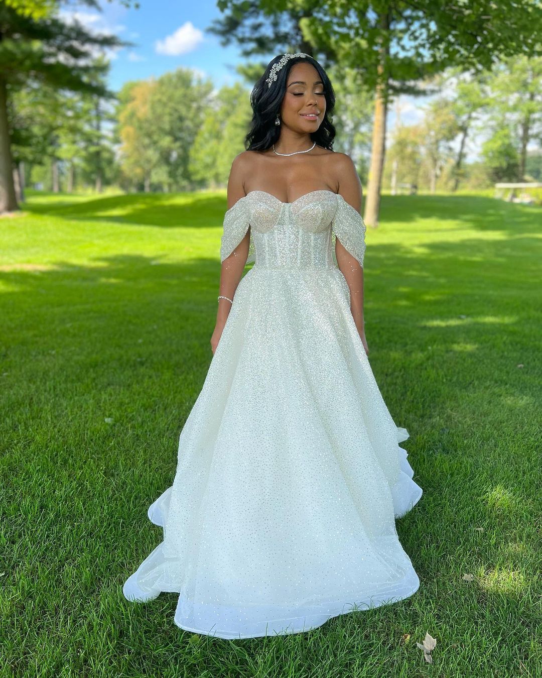 Kimberly de Survivor Québec a l'air d'une princesse dans sa robe de mariage