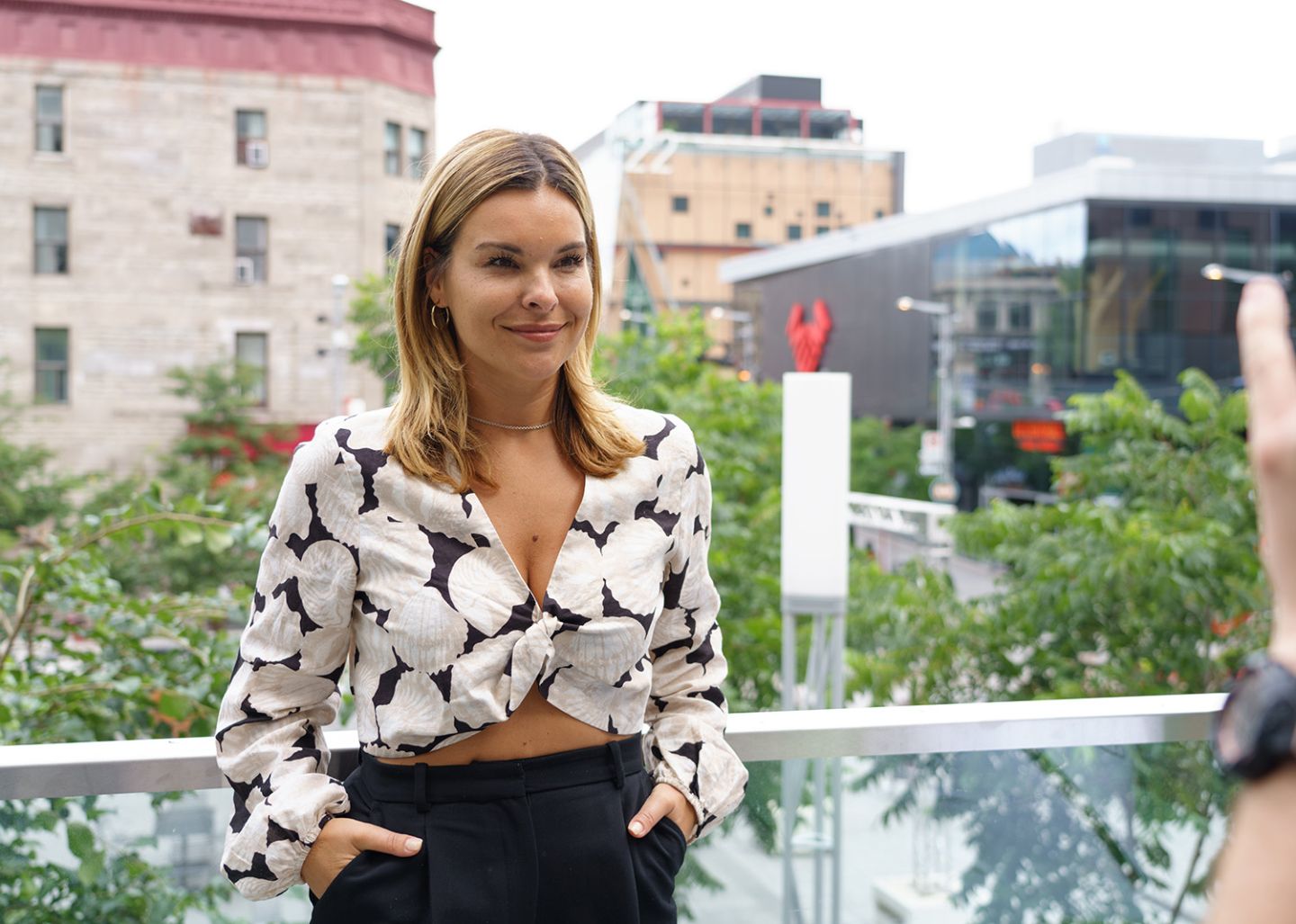 Jour de lancement: Kim Rusk portait un look estival parfait