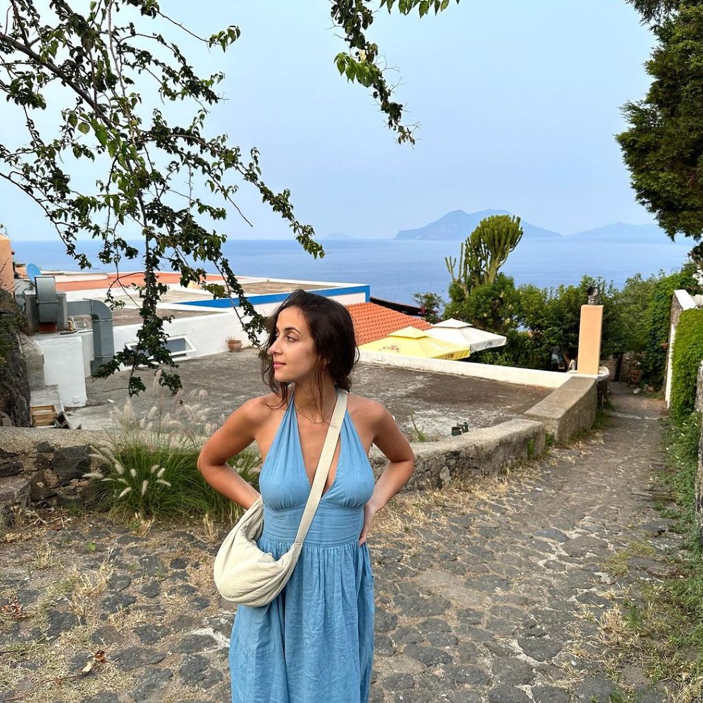 Nour Belkhiria d'Indéfendable se la coule douce en bikini en voyage