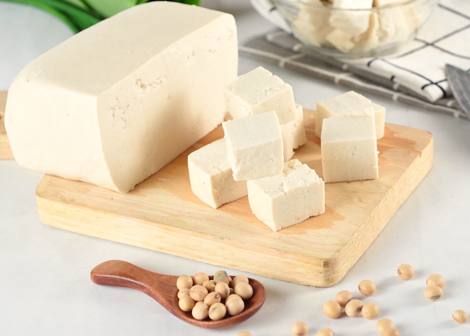 Tofu: bienfaits santé, valeur nutritive, recettes, conservation