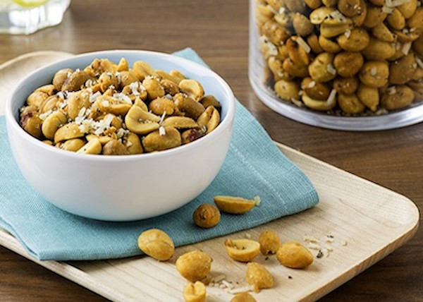 Arachides grillées au romarin, parmesan et poivre noir