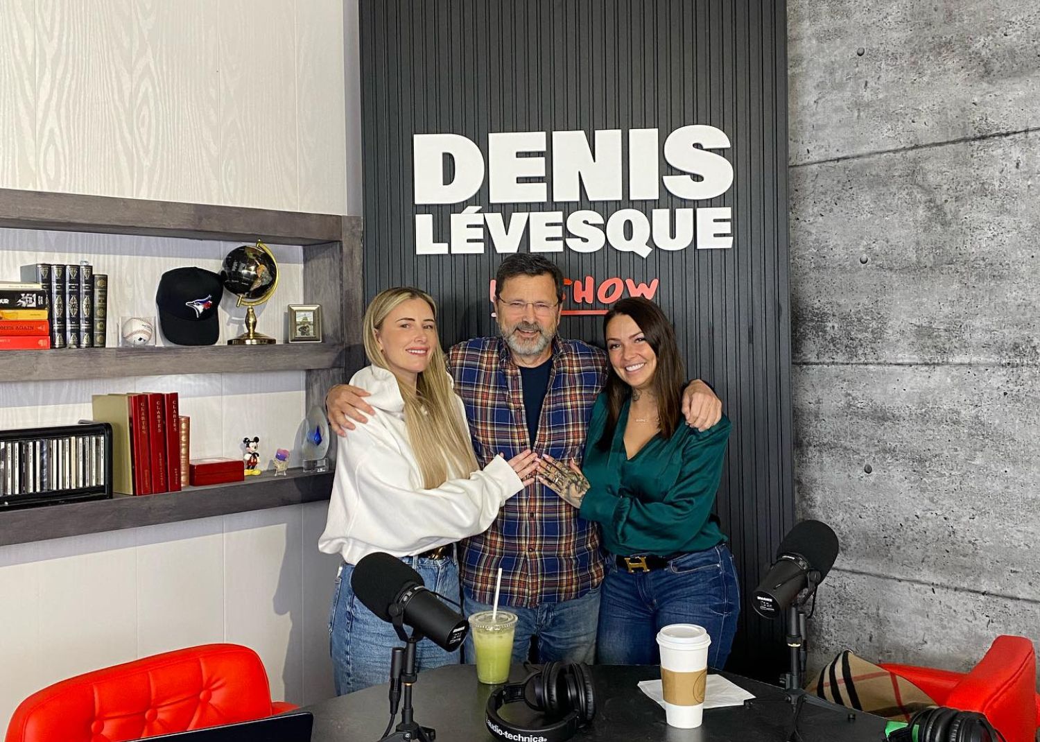 Denis Lévesque annonce son grand retour devant le micro, sur YouTube