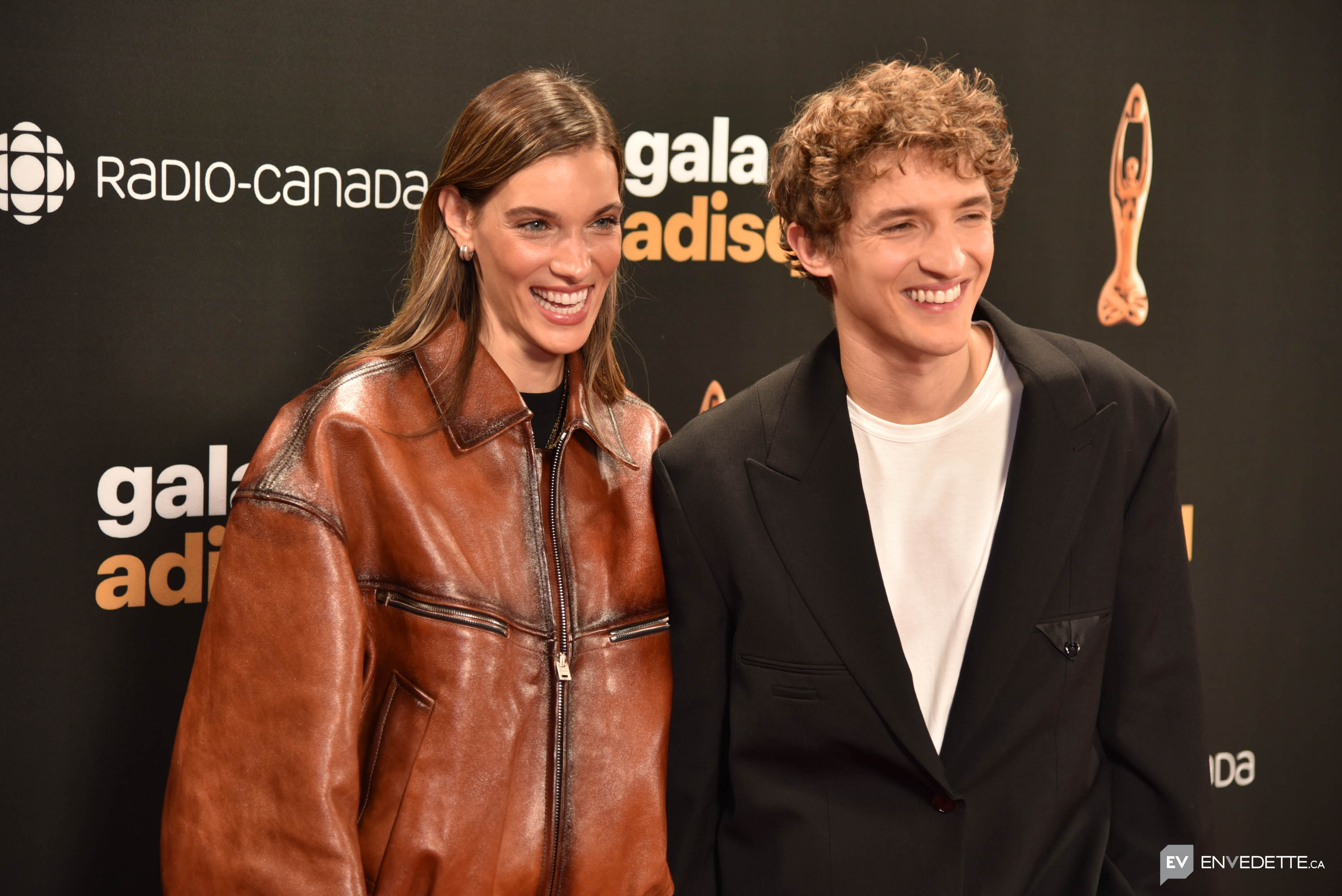 Cette nouvelle photo de Charlotte Cardin et Aliocha à Paris fera votre ...