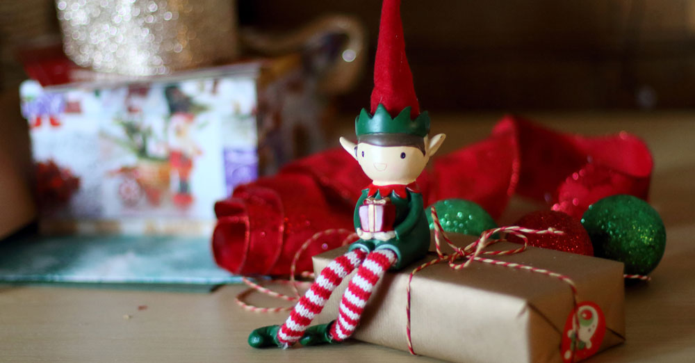 Ce tour de lutin de Noël facile fera éclater votre enfant de rire!