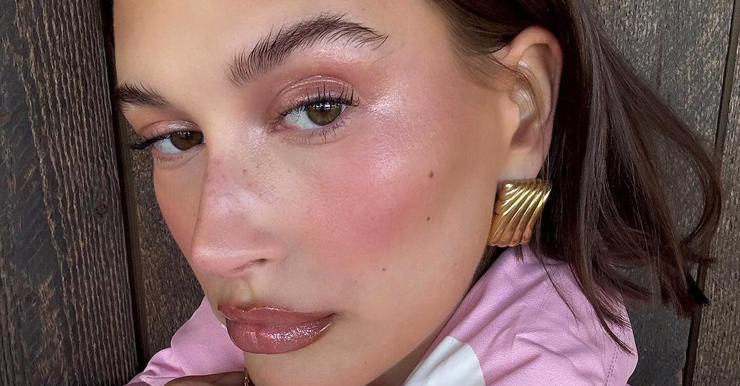 Hailey Bieber annonce un nouveau produit et c'est déjà la folie