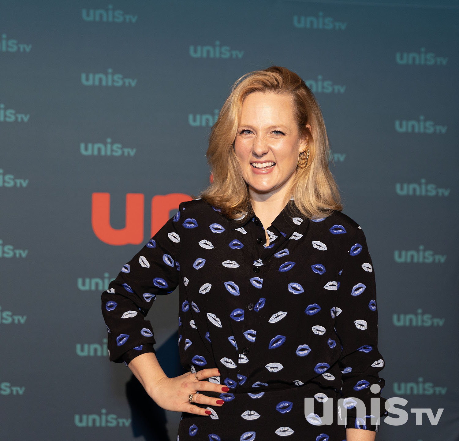 Voyez toutes les photos du tapis rouge de FEM avec Lennikim, Émily ...