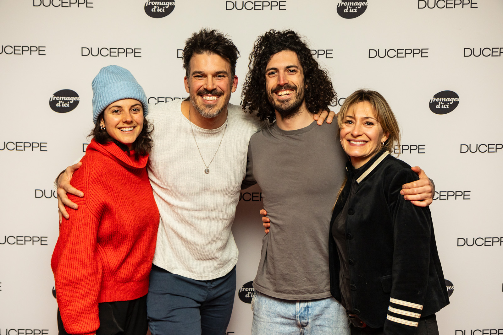 Les couples rayonnent à la première du spectacle Moi, dans les ruines ...