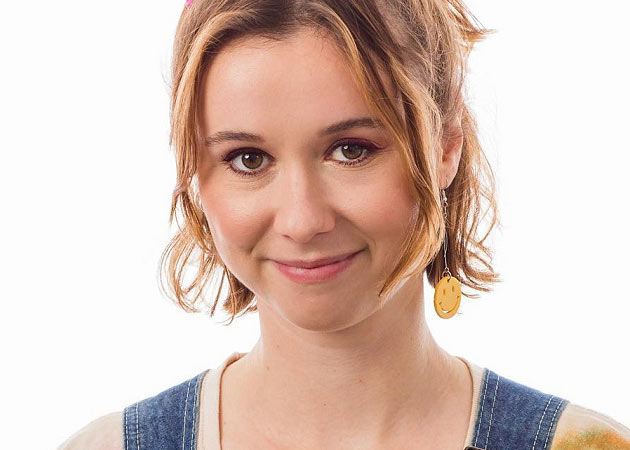 Marianne Verville a maintenant les cheveux courts!