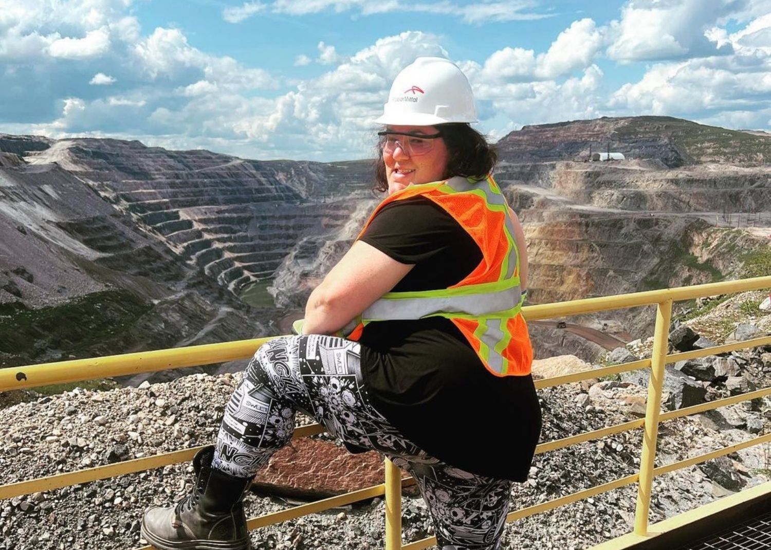 Christine Morency prend la pose en bikini jaune soleil à Cuba